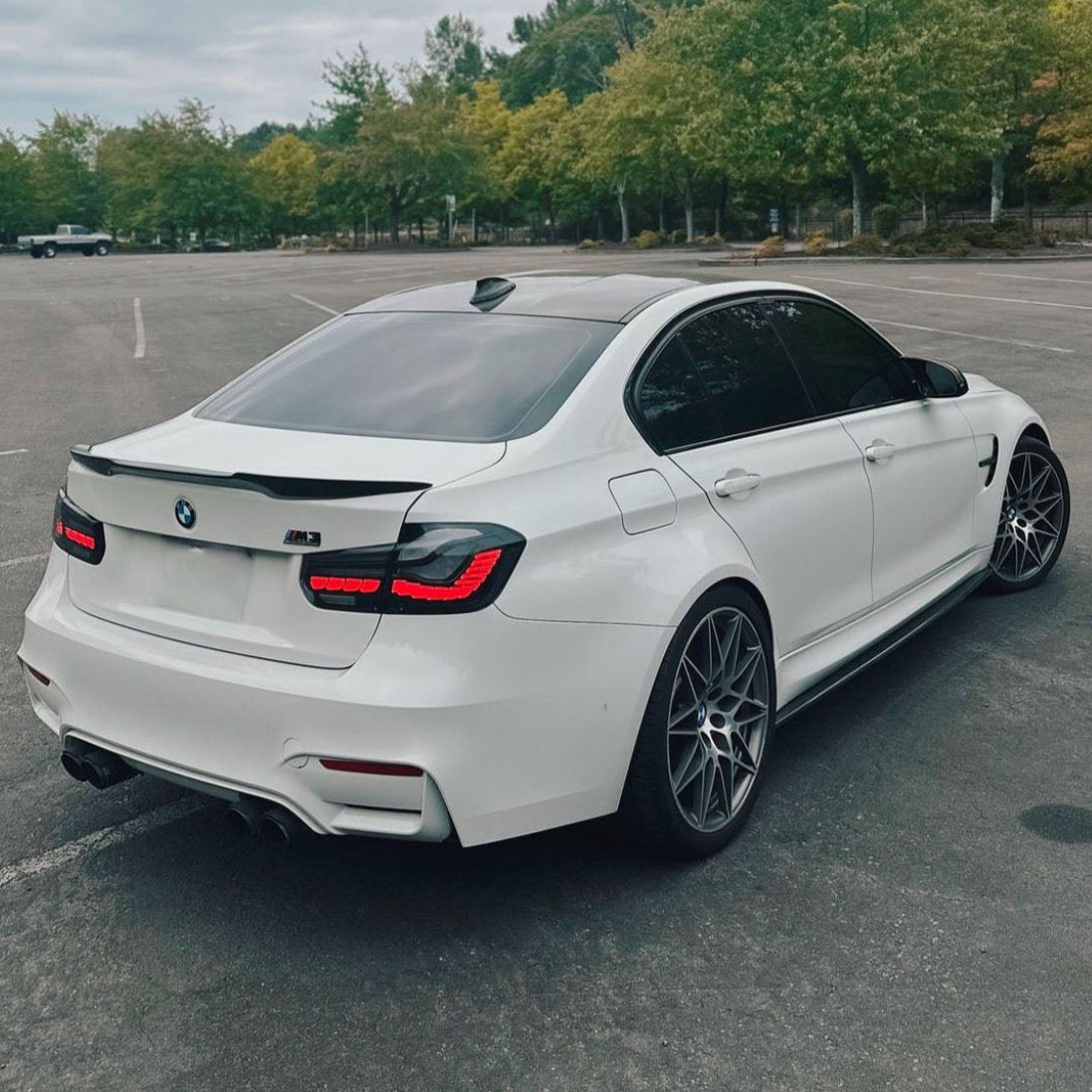 BMW M3 F80 Spoiler: Carbon Fibre V Style – Carbon Accents