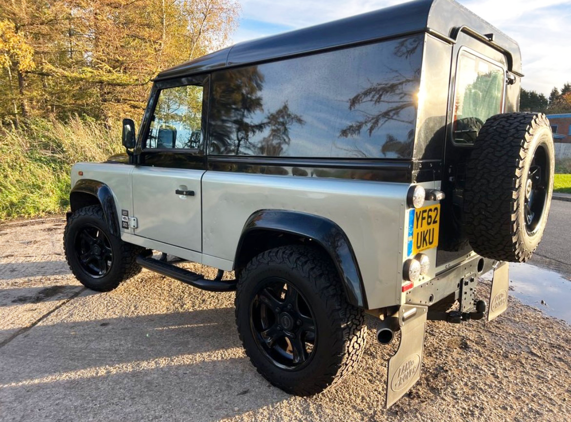 Land Rover Defender 90 Side Steps Running Boards Silver – Carbon Accents