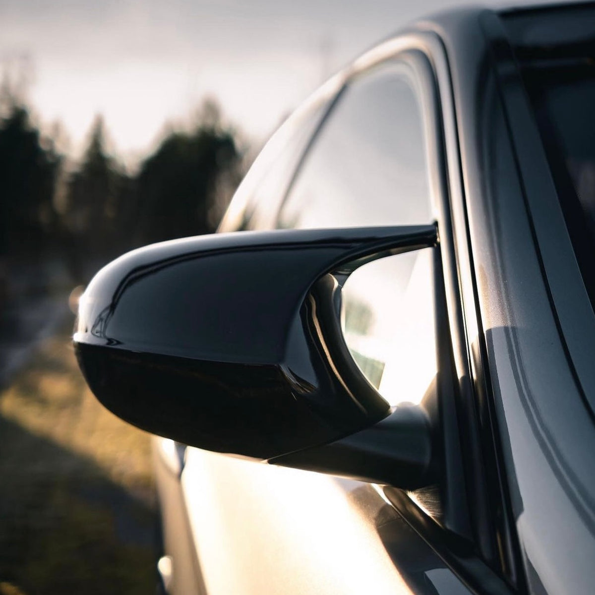 BMW 1 Series E81 E82 E87 E88 Wing Mirrors: Gloss Black – Carbon Accents